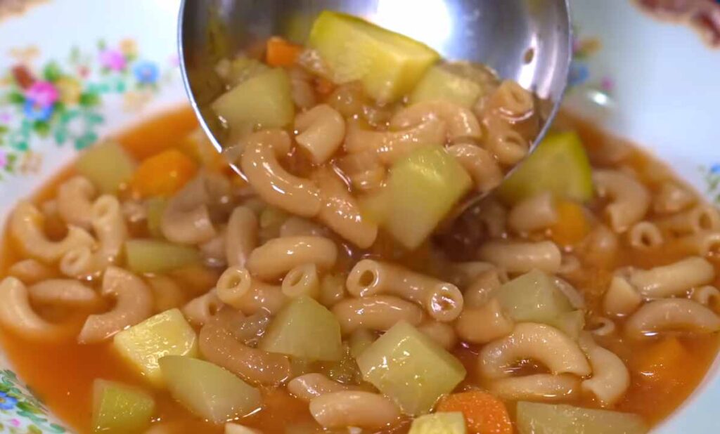 Sopa de Coditos - La Hora Noticias